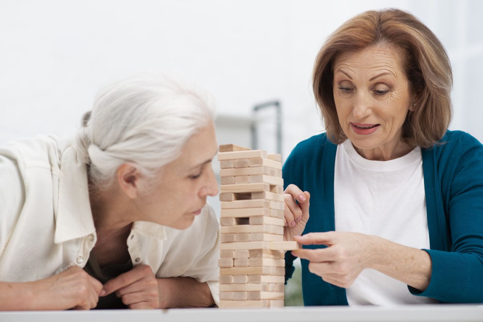 Jeux pour Personnes Âgées en EHPAD : Bienfaits et Exemples